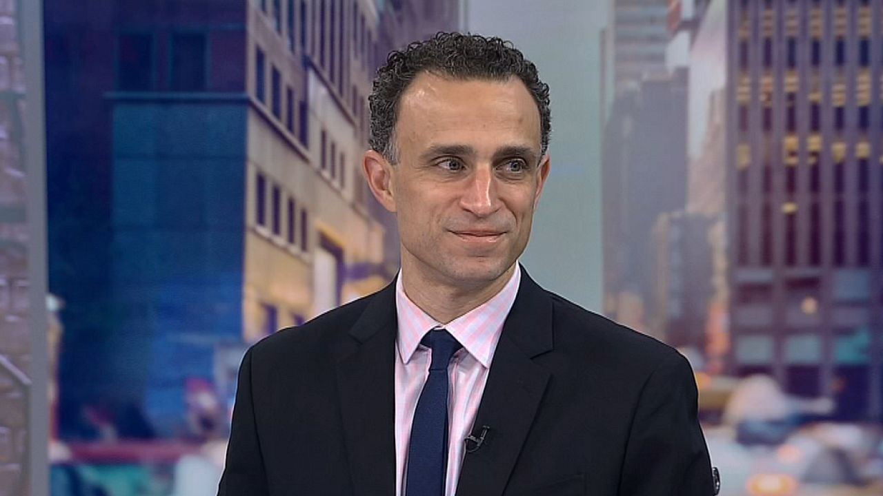 Political analyst Ben Max discusses Iowa Caucus